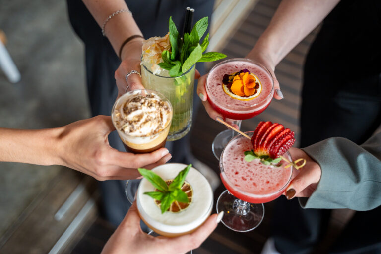 EAT & DRINK - Waterfront Tavern