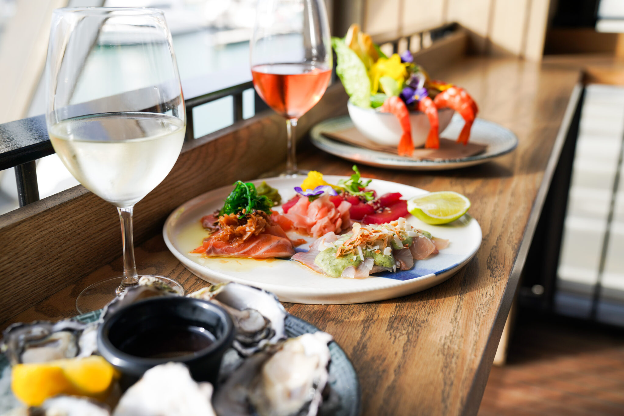 EAT & DRINK - Waterfront Tavern